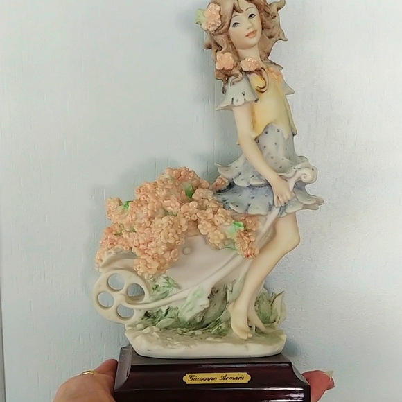 Giuseppe Armani | Art | Giuseppe Armani Flowers Figurine | Poshmark